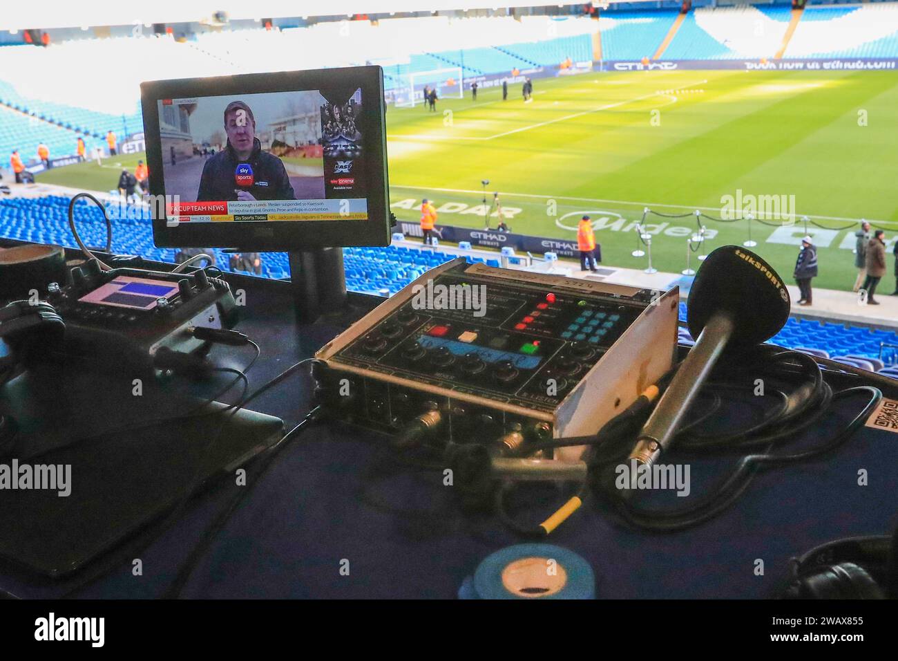 Talksport hi-res stock photography and images - Alamy