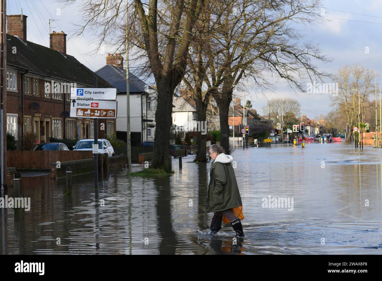 Wadding through floodwater hi-res stock photography and images - Alamy