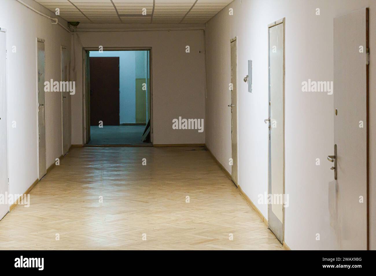 Old office building exterior hi-res stock photography and images - Alamy