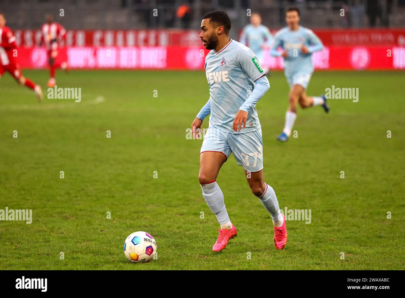 Linton Maina (1. FC Köln) im Angriff. Fußball, Testspiel Rot-Weiss ...