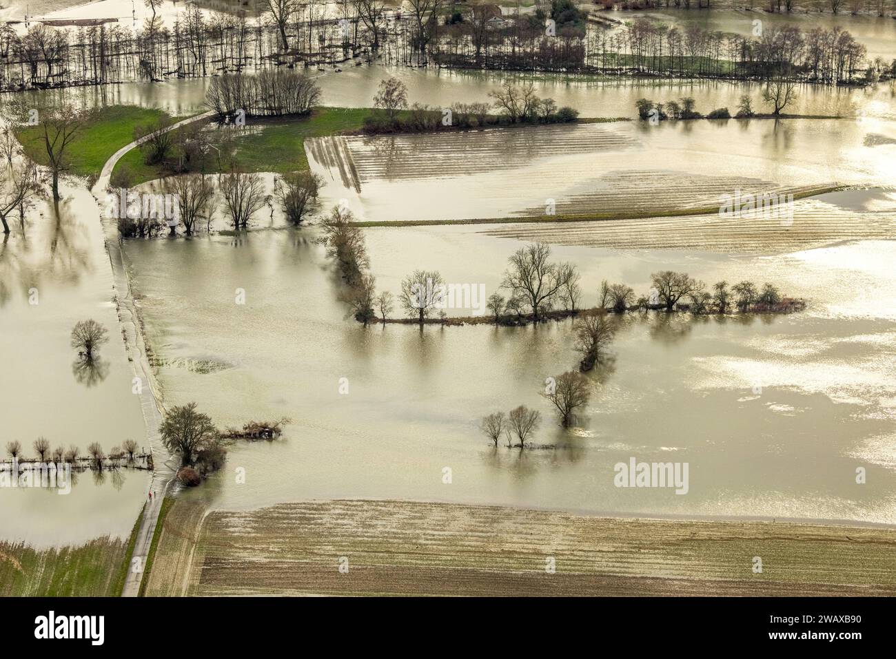 Luftbild, Ruhrhochwasser, Weihnachtshochwasser 2023, Fluss Ruhr tritt nach starken Regenfällen ...