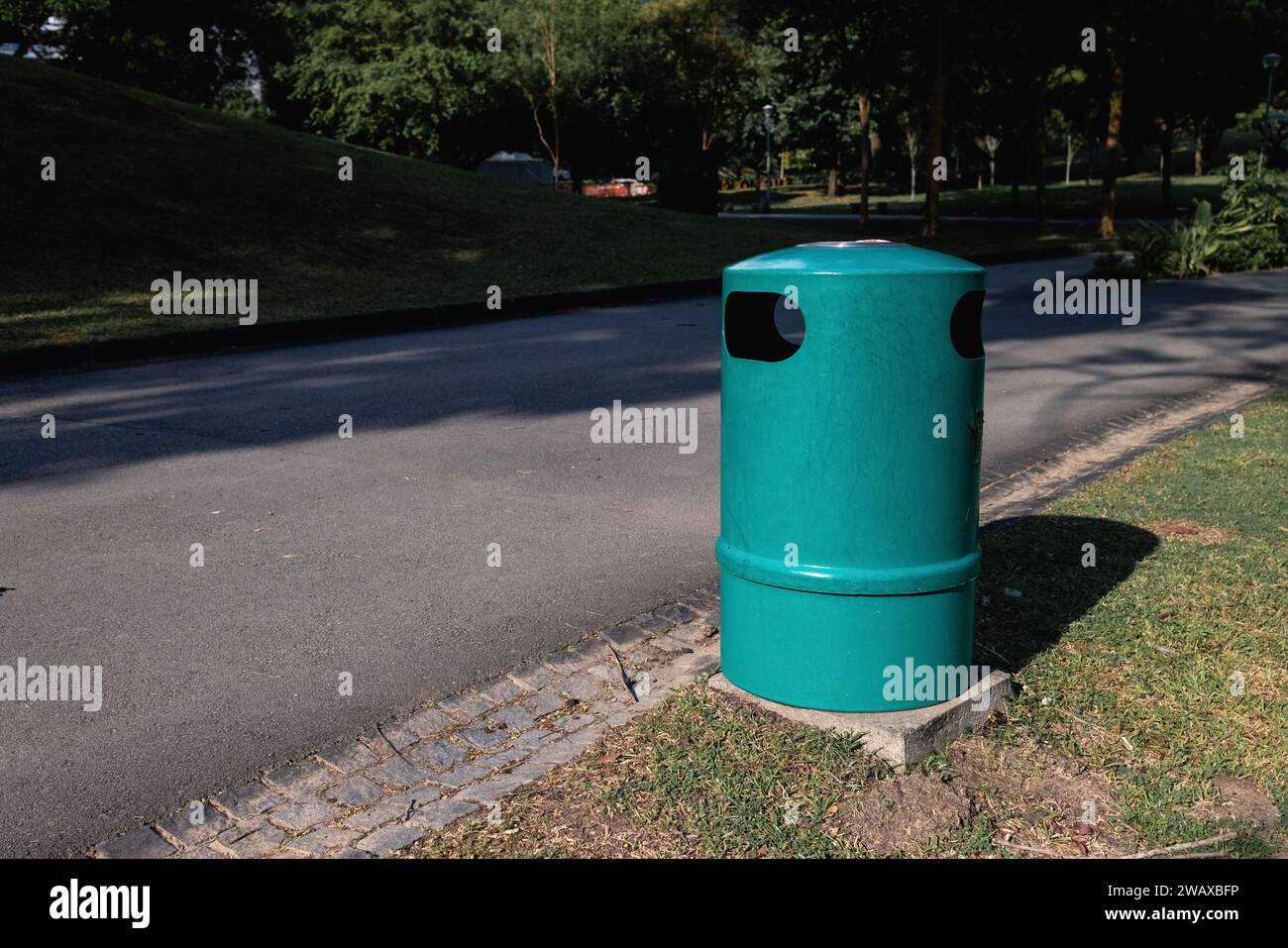 Garbage bin singapore hi-res stock photography and images - Alamy