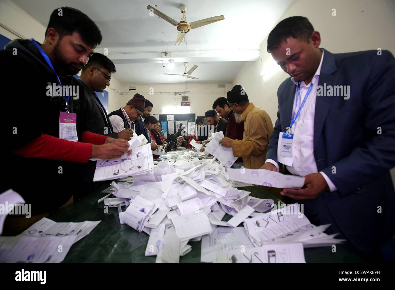 Dhaka, Bangladesh. 07th Jan, 2024. Election officials prepare to count ...
