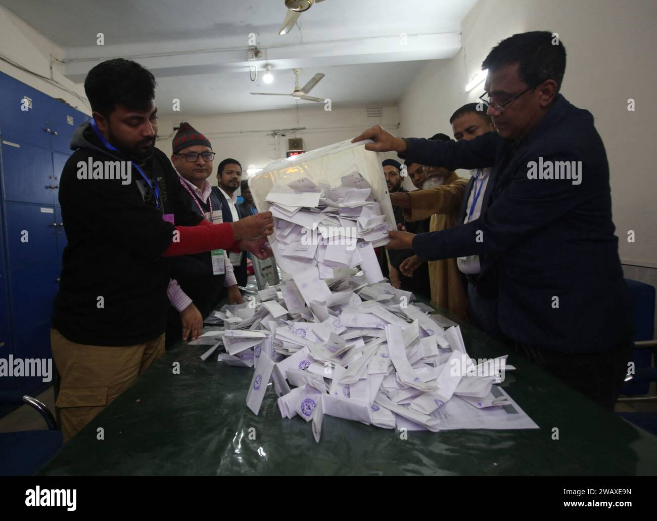 Dhaka, Bangladesh. 07th Jan, 2024. Election officials prepare to count ...