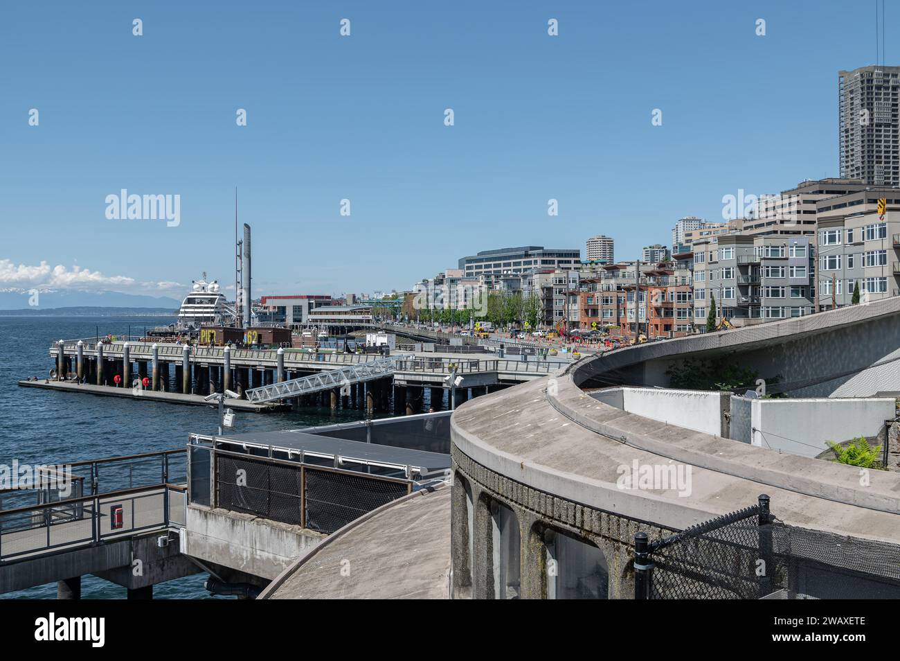 Seattle skyline looking north hi-res stock photography and images - Alamy