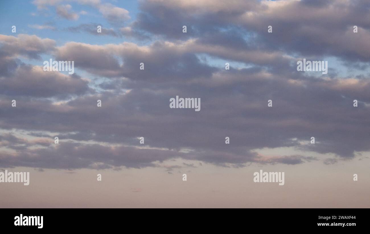 Soft sunset sky hi-res stock photography and images - Alamy