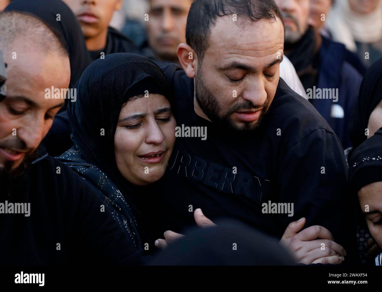 Jenin. 7th Jan, 2024. People attend the funeral of a victim in the West ...