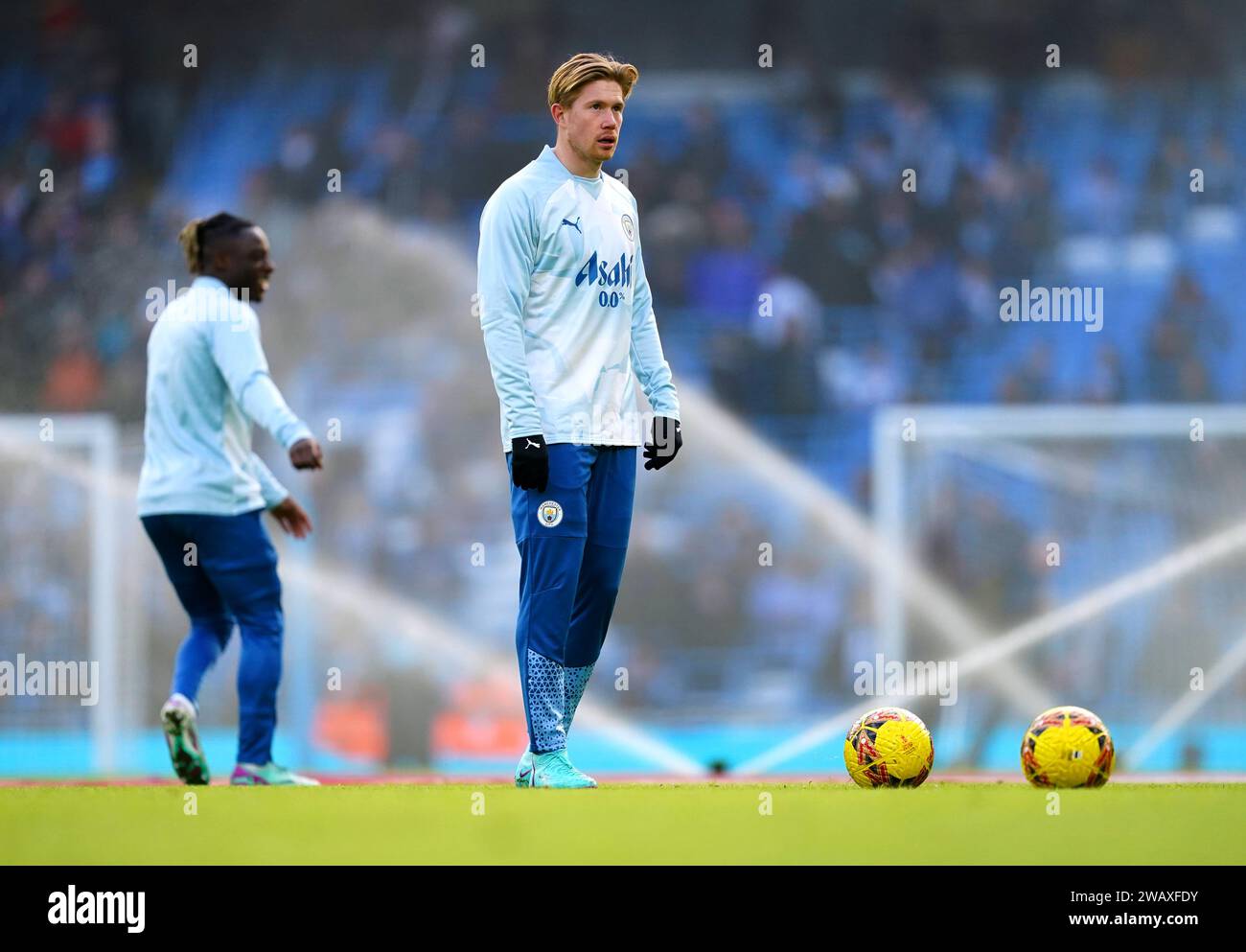 Manchester City's Kevin De Bruyne warms up ahead of the Emirates FA Cup ...
