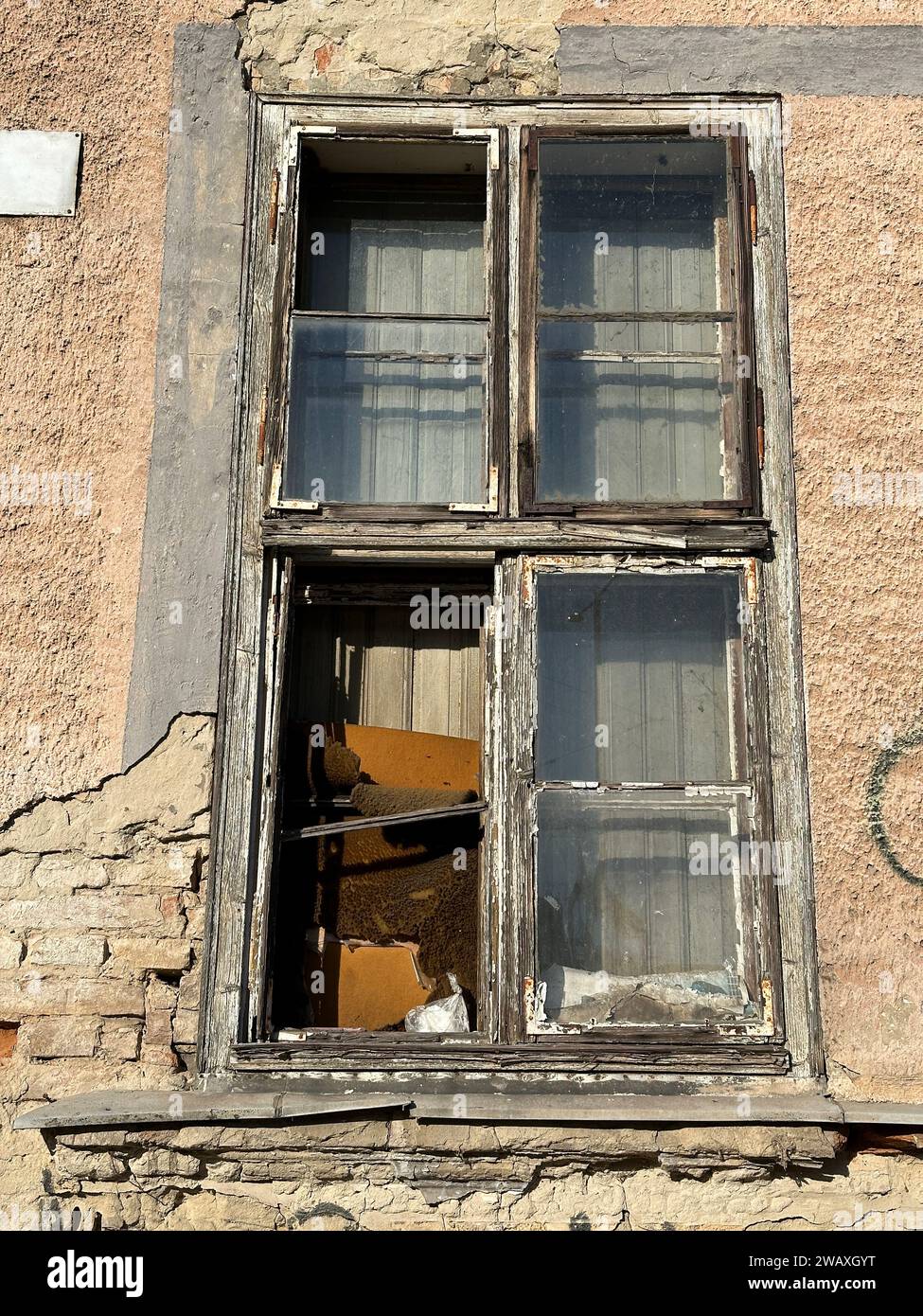 Broken window of an old abandoned house Stock Photo - Alamy