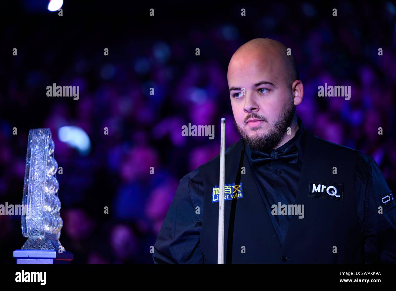 LONDON, UNITED KINGDOM. 07th Jan, 2024. Luca Brecel enters the arena ...
