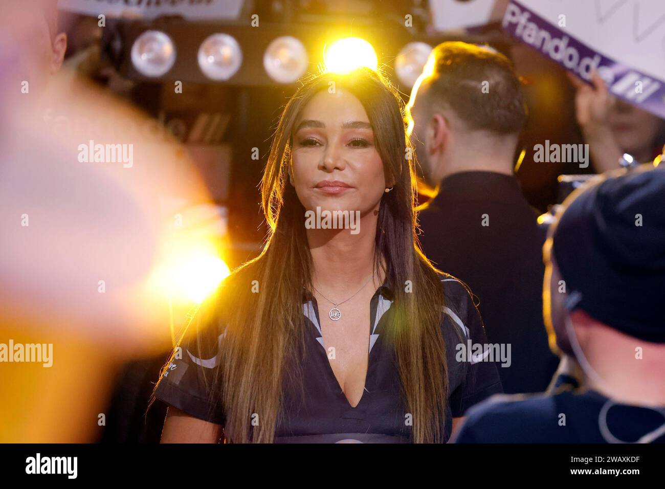 Moderatorin Verona Pooth bei der Pro7 Promi Darts WM 2024 übertragen ...