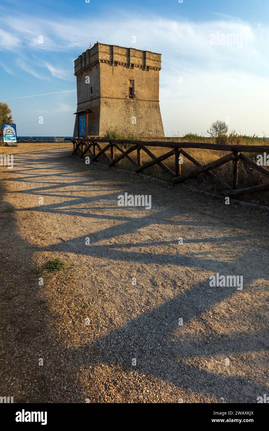 Torre Chianca a Porto Cesareo in Puglia, Italia Stock Photo - Alamy