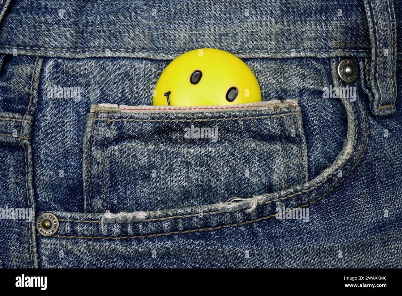 Jeans mit Smiley Jeans mit Smiley, 04.01.2024, Borkwalde, Brandenburg ...