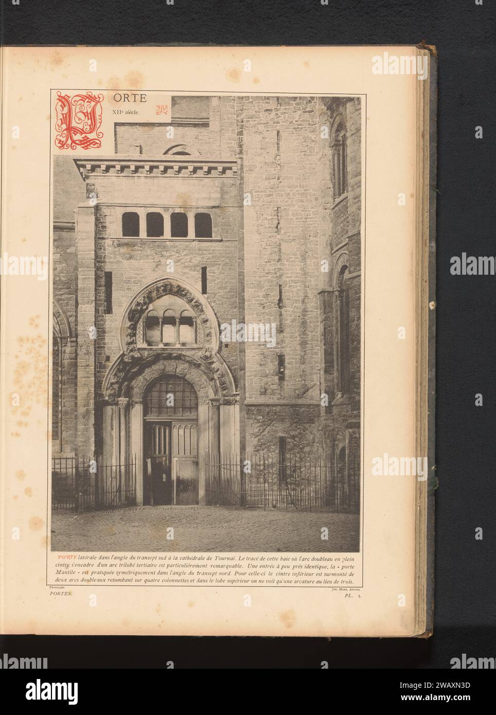 Entrance of the southern transept of the Onze-Lieve-Vrouwekathedral in ...