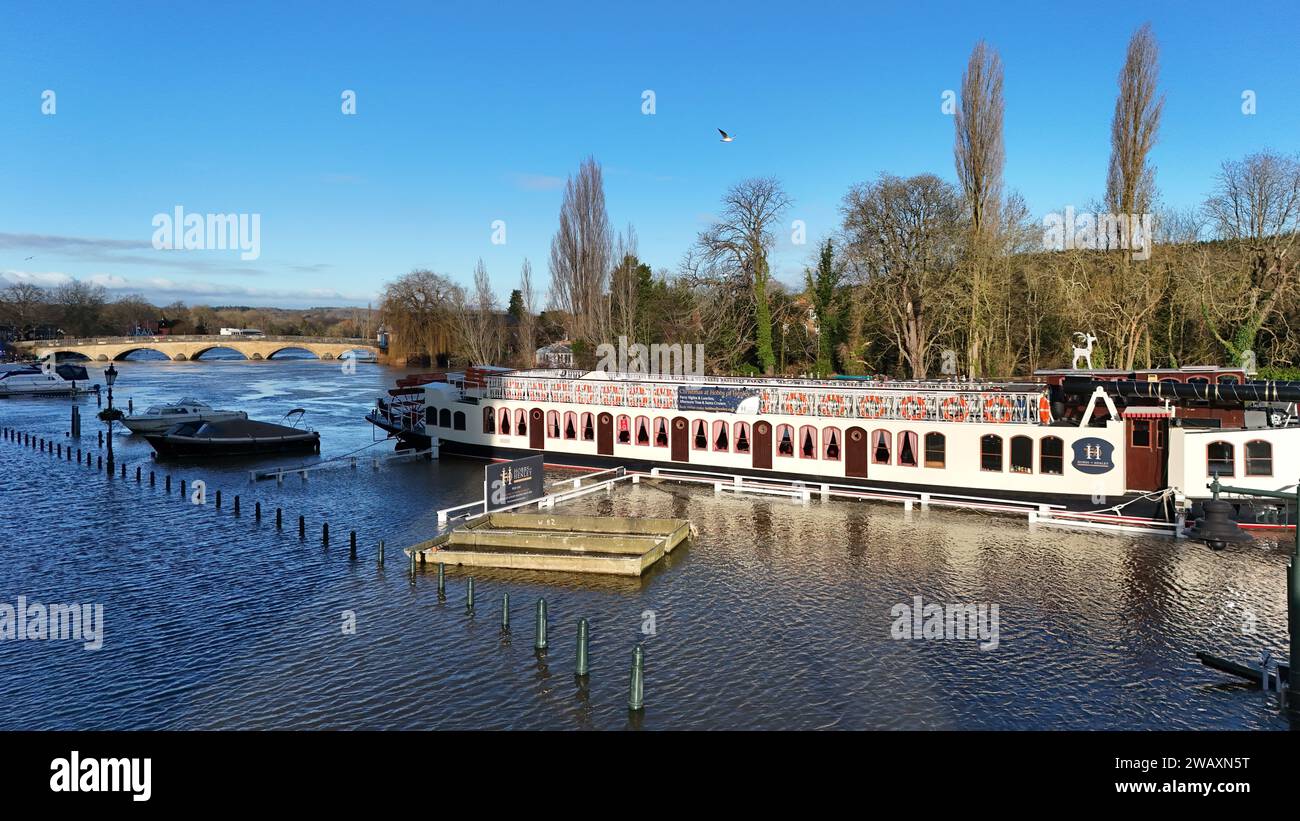 Henley-on-Thames, United Kingdom. 7th Jan, 2024. UK Weather - The heavy ...