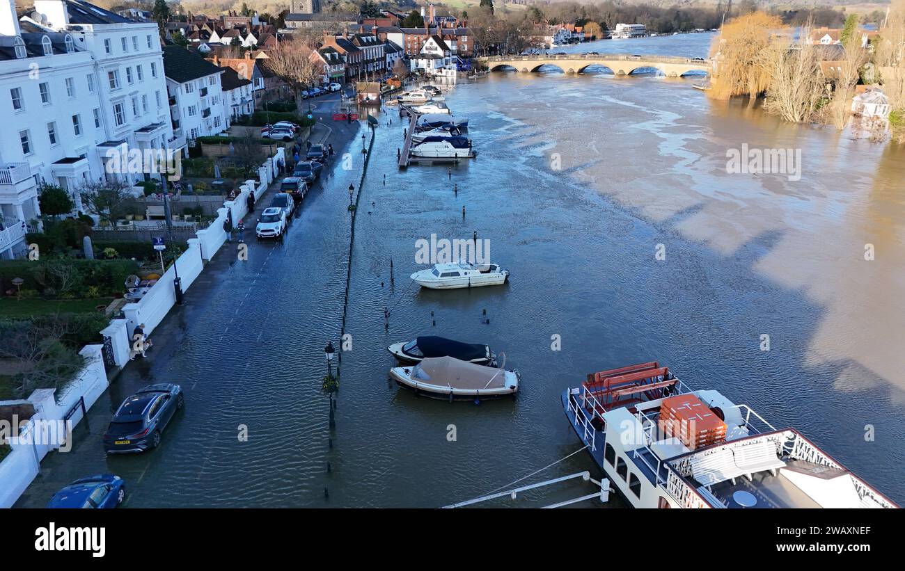 Henley-on-Thames, United Kingdom, 7 January 2024. UK Weather - The heavy rainfall during the ...