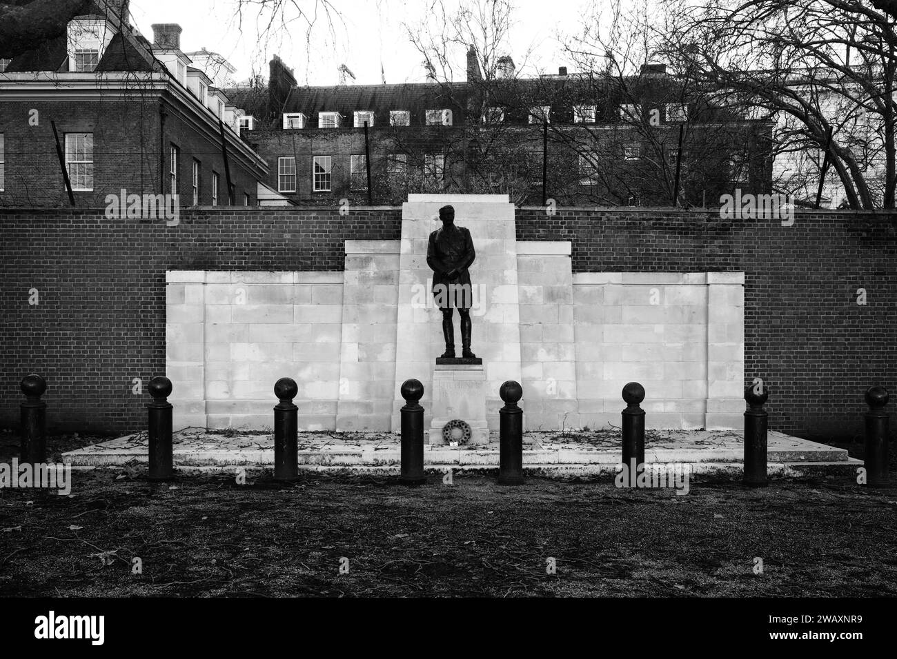 Kitchener statue hi-res stock photography and images - Alamy