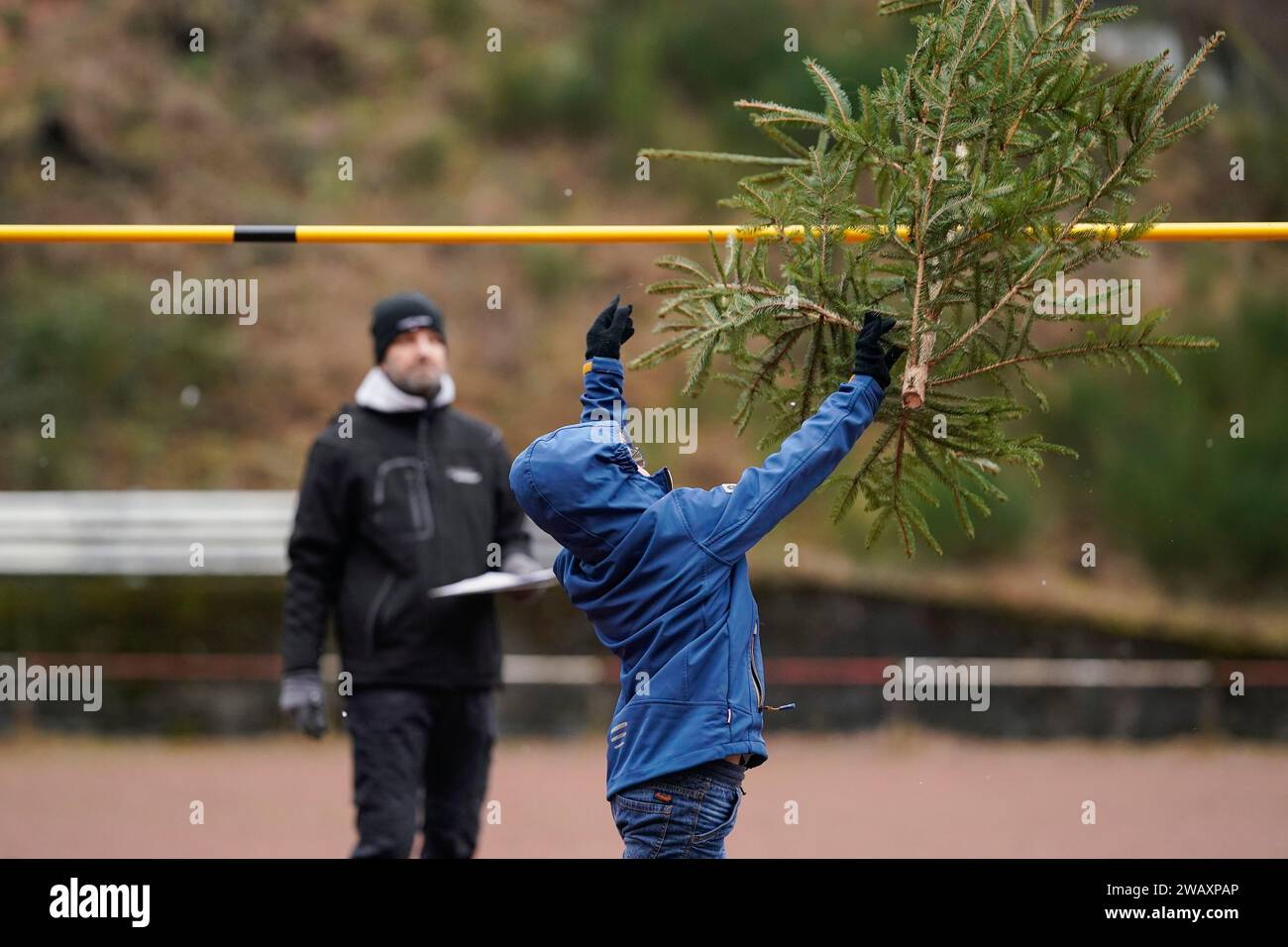 Weidenthal, Germany. 07th Jan, 2024. A young participant throws a ...