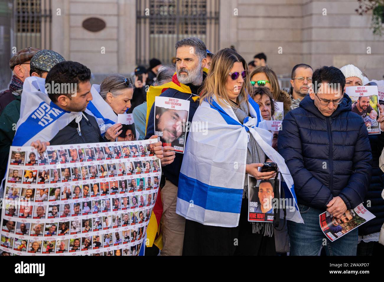 Barcelona, Barcelona, Spain. 7th Jan, 2024. Dozens of people from the ...