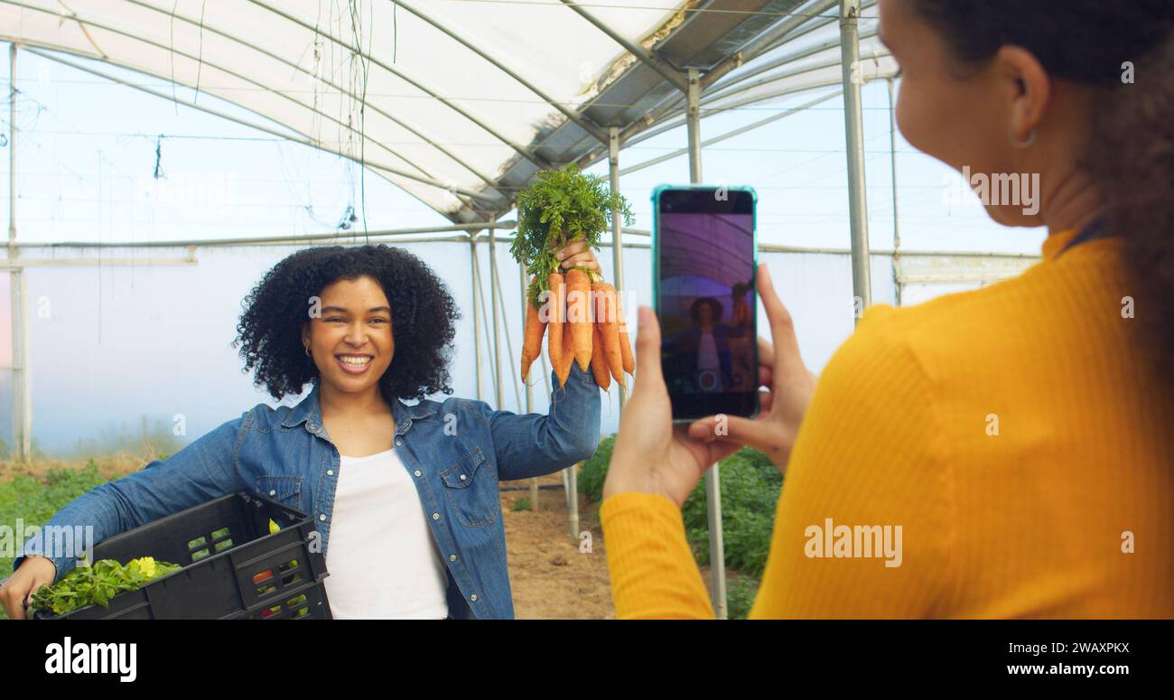 Farmer vlogger hi-res stock photography and images - Alamy