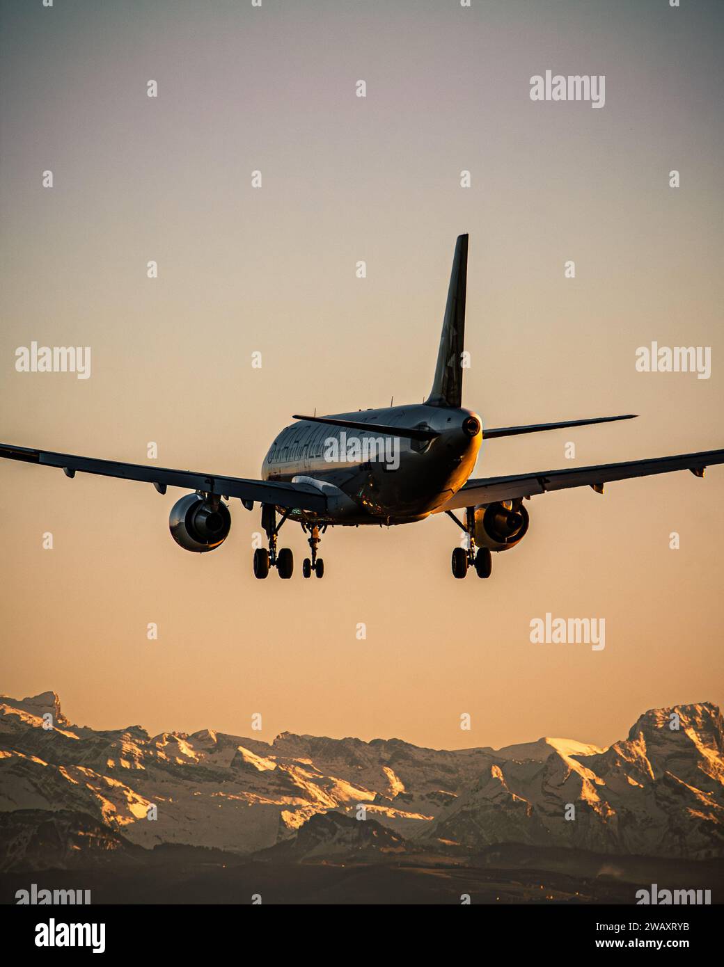 Aircraft with sunset hi-res stock photography and images - Alamy