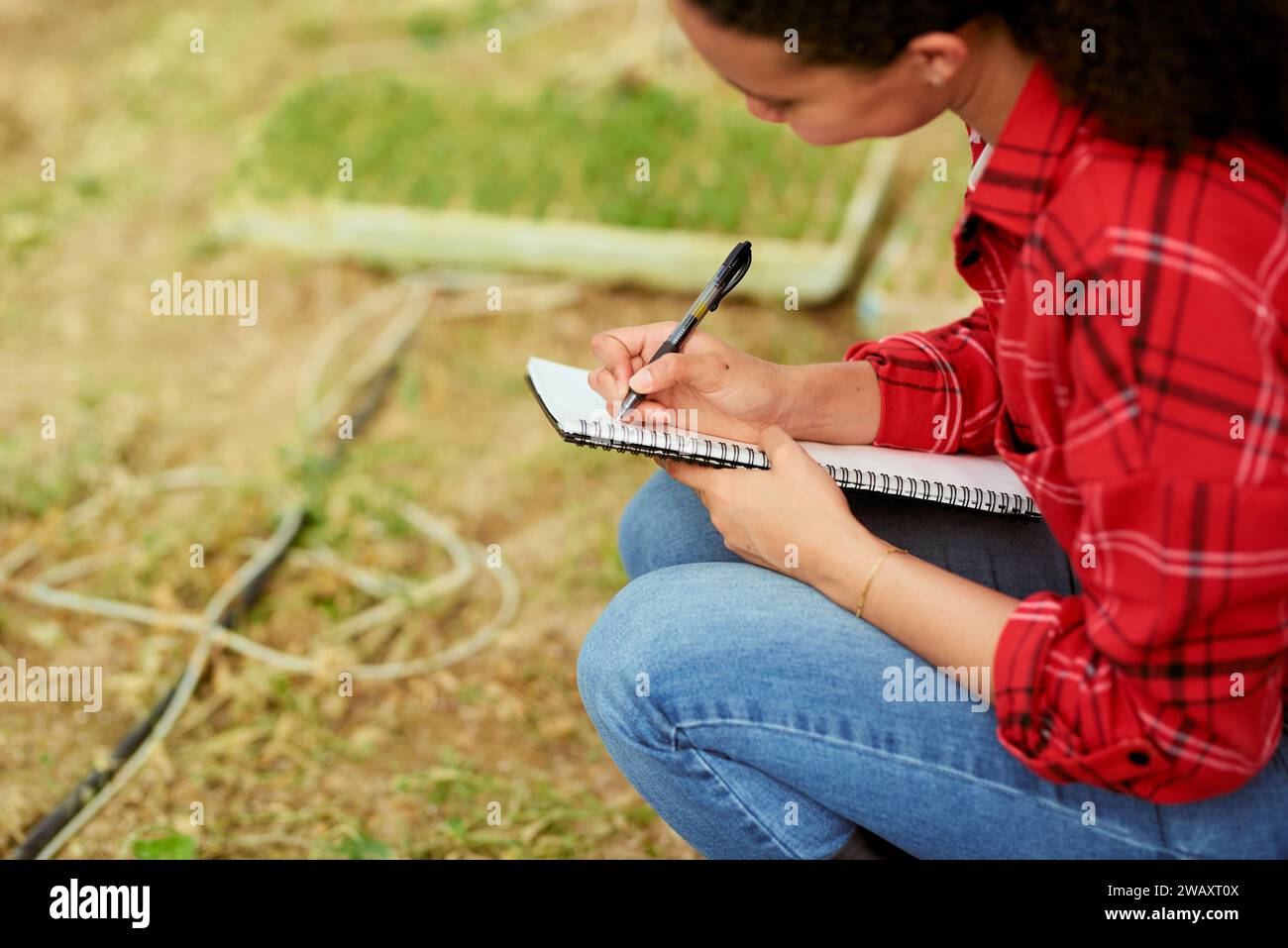 Black farmer writing hi-res stock photography and images - Alamy