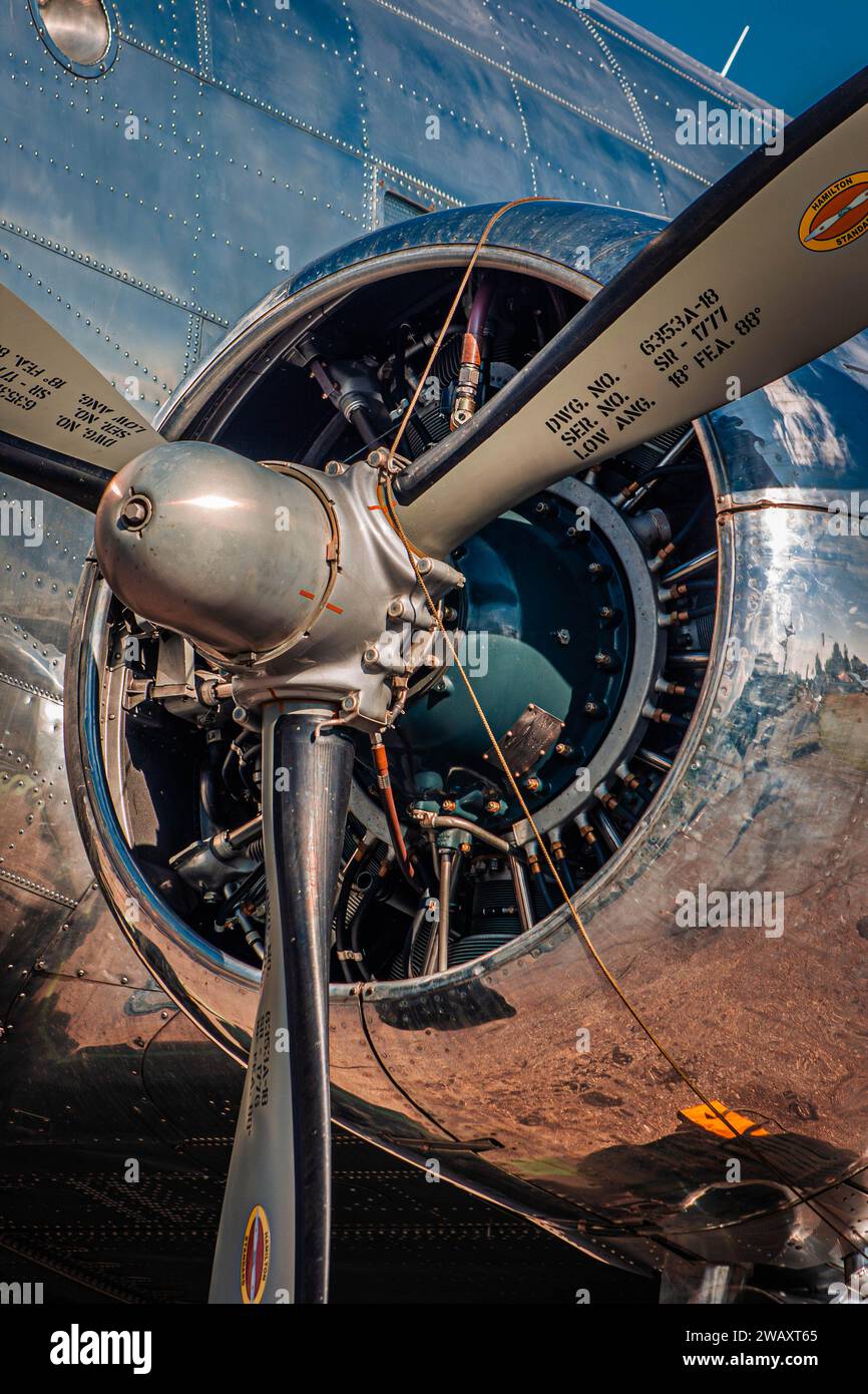 Dc 3 engine hi-res stock photography and images - Alamy