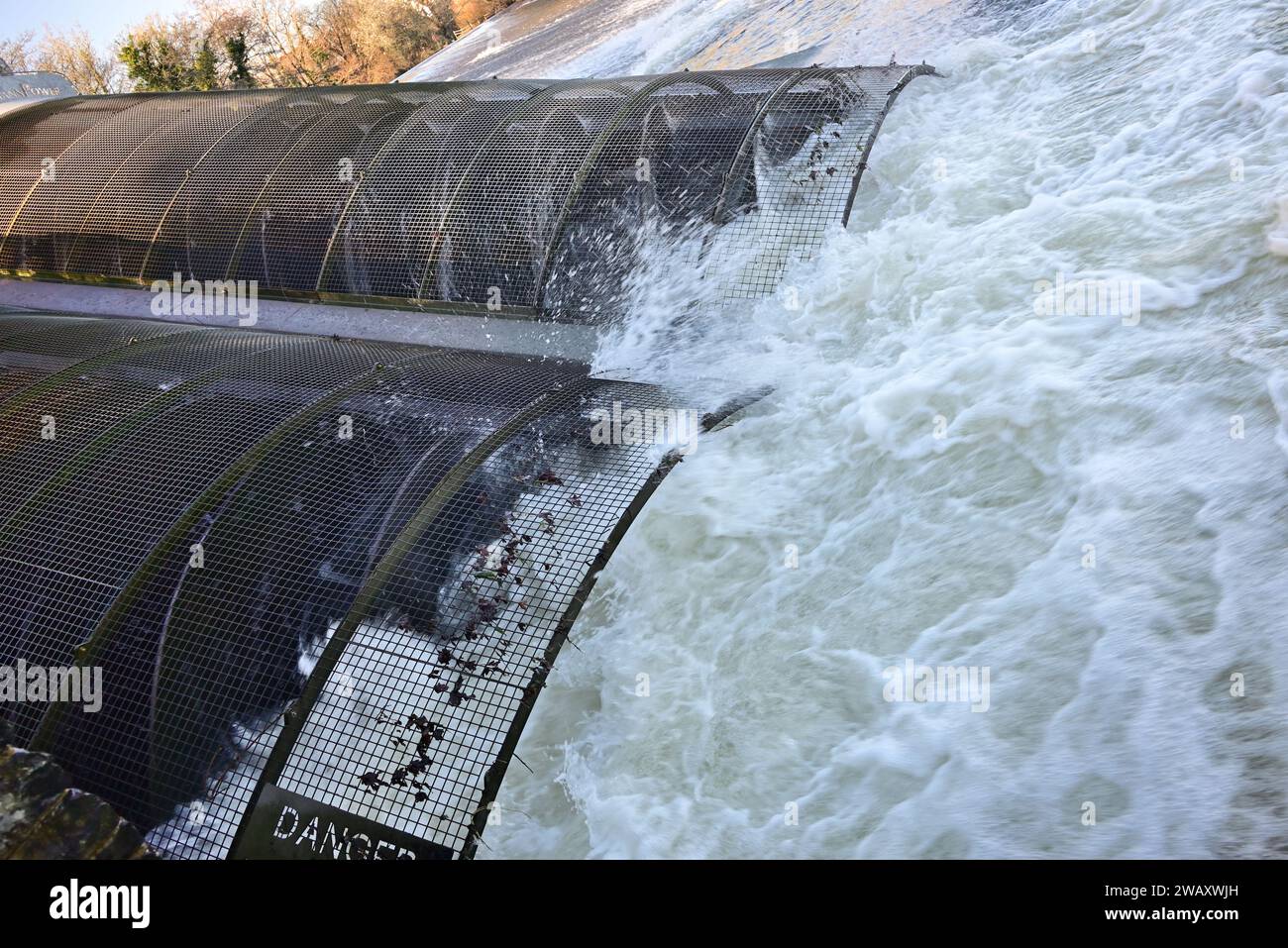 Landy hydropower Archimedes twin screw turbines on the river Dart weir ...