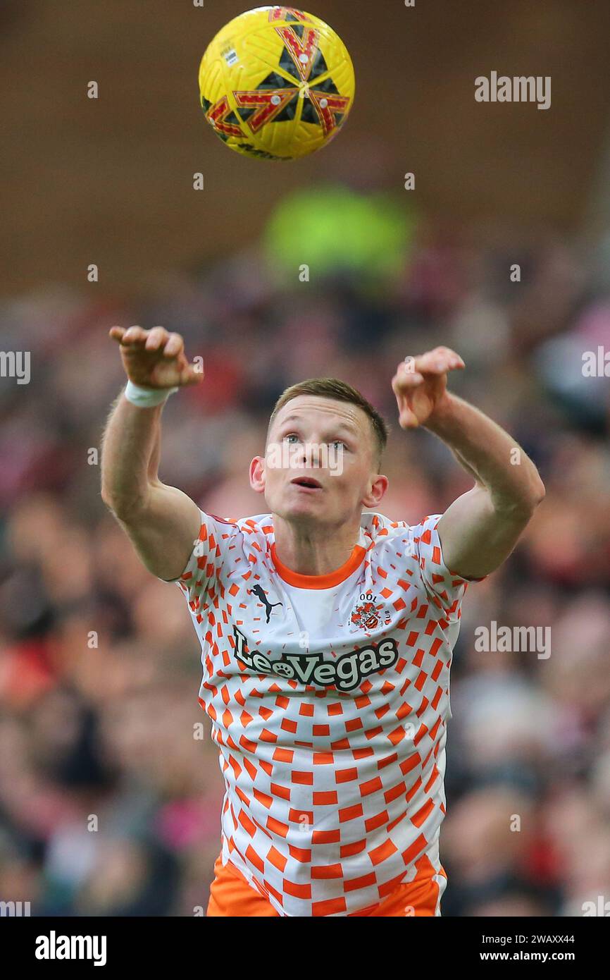 Nottingham, UK. 07th Jan, 2024. Andy Lyons of Blackpool takes a throw ...