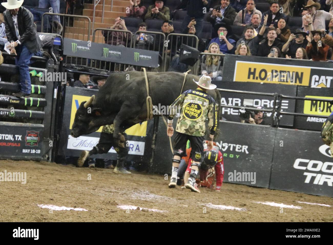 Monster buck off hi-res stock photography and images - Alamy