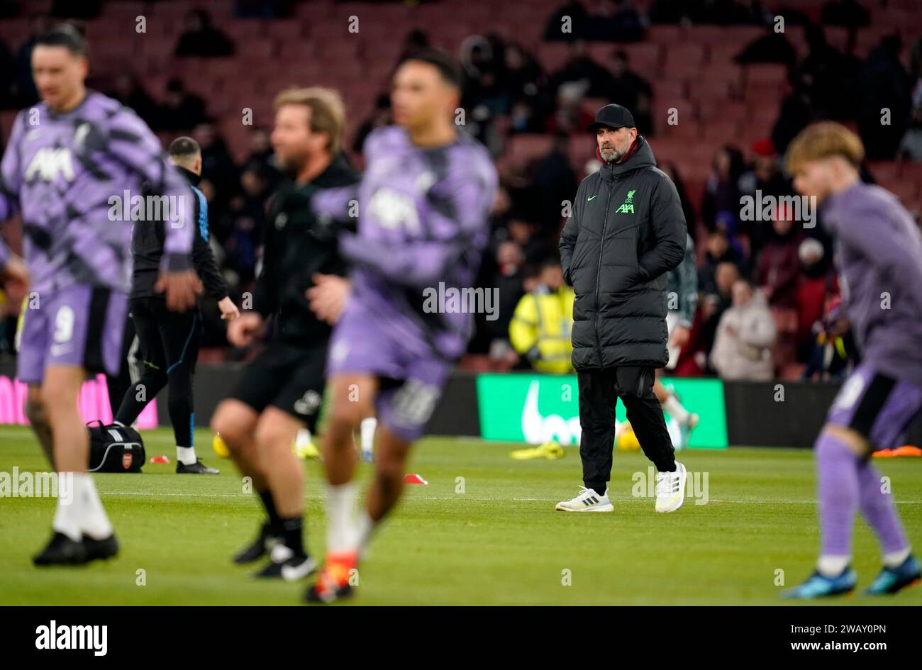 Liverpool manager Jurgen Klopp watches warm up prior to the Emirates FA ...