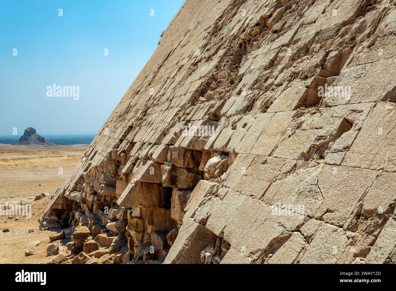 Black pyramid hi-res stock photography and images - Alamy