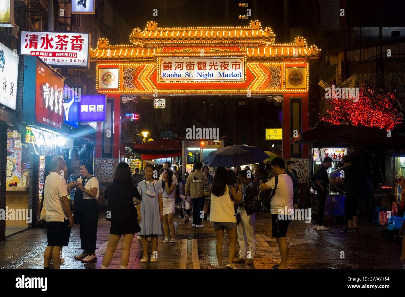 Taipei, Taiwan - October 9 2023 : Group of Tourists and Visitors outside Raohe Night Street ...