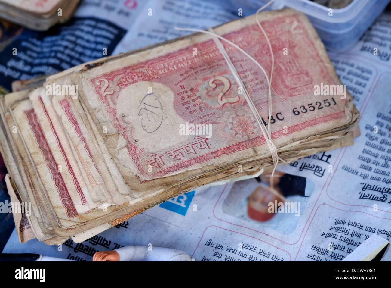 Old indian currency notes coins hi-res stock photography and images - Alamy