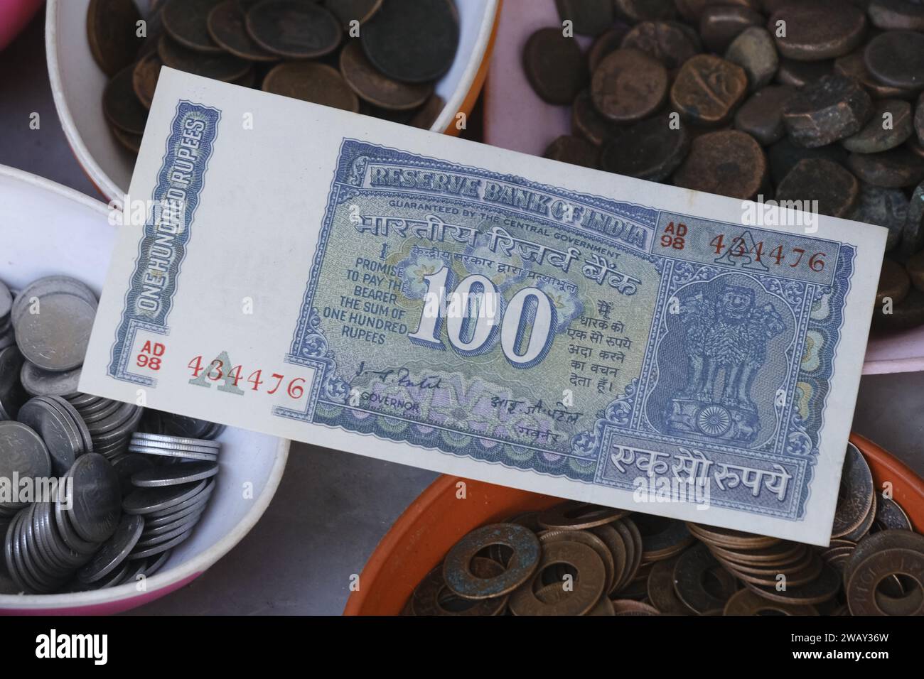 Old indian currency notes coins hi-res stock photography and images - Alamy