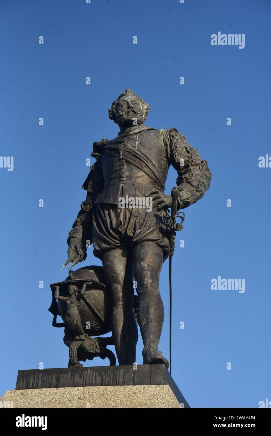Sir francis drake monument hi-res stock photography and images - Alamy