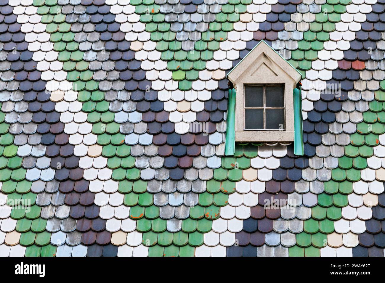 Mosaic roof tiles of St Stephen cathedral in Vienna Stock Photo - Alamy