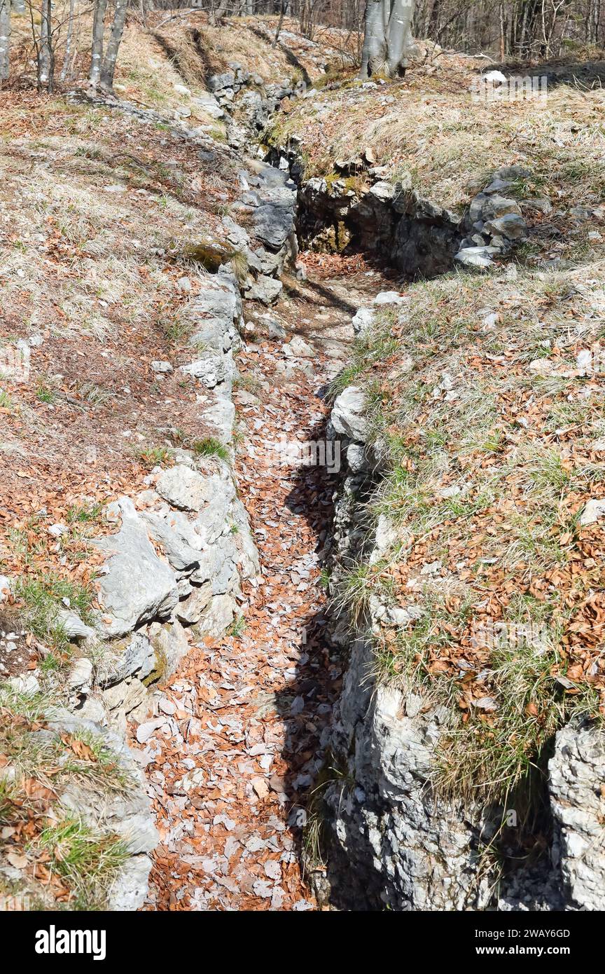 Soldiers italian trench wwi hi-res stock photography and images - Alamy