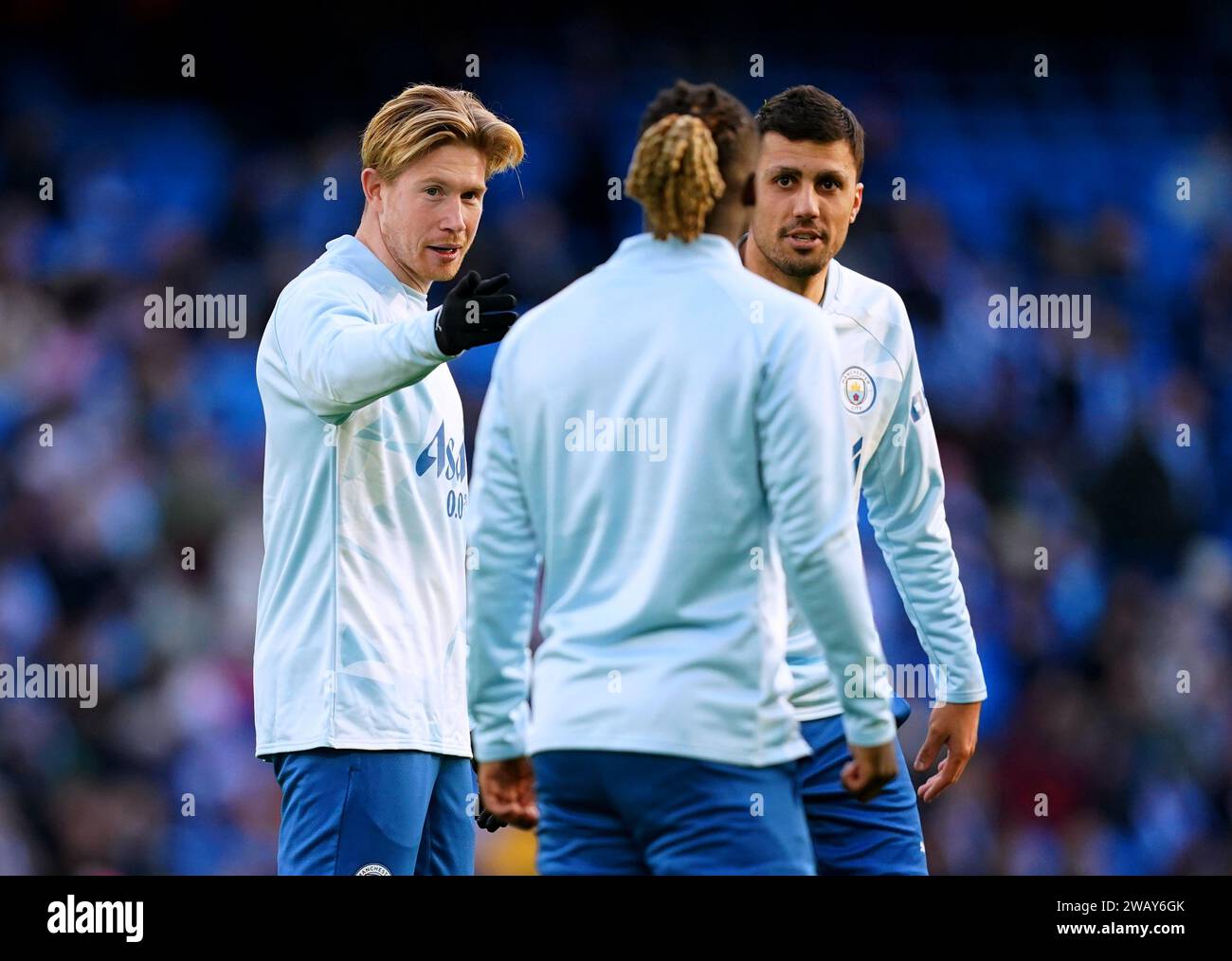 Manchester City's Kevin De Bruyne, Jeremy Doku and Rodri warm up ahead ...