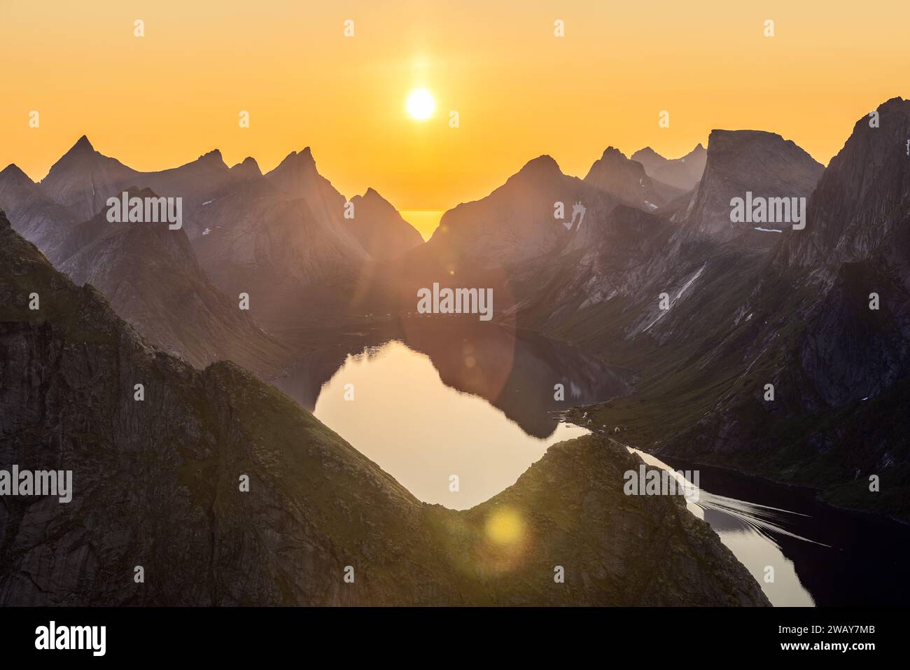 Sunset bathes the jagged peaks of Reinebringen in Lofoten Islands ...