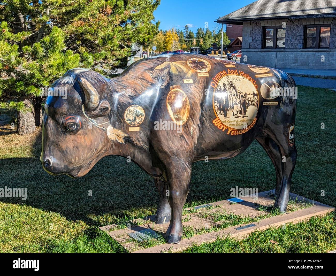 American bison statue hi-res stock photography and images - Alamy