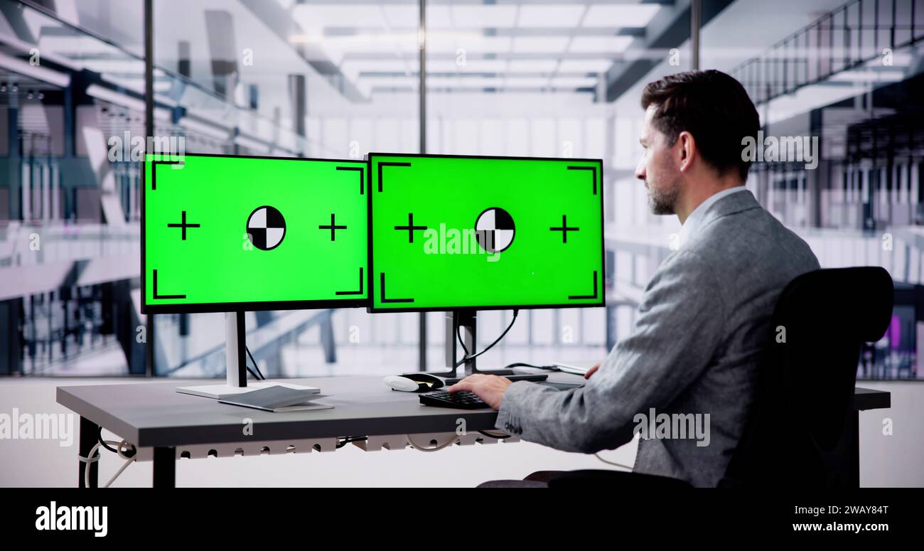 Blank green screen screens hi-res stock photography and images - Alamy