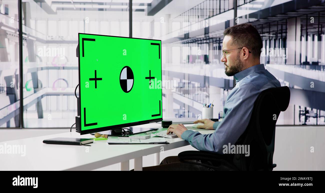 Blank green screen screens hi-res stock photography and images - Alamy