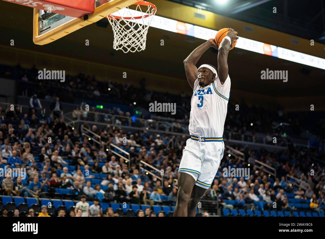 UCLA Bruins forward Adem Bona (3) dunks during a NCAA basketball game ...