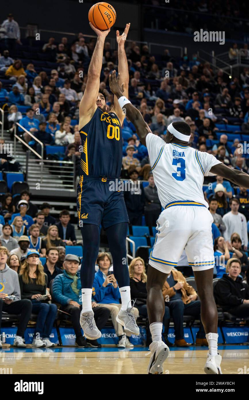 California Golden Bears forward Fardaws Aimaq (00) shoots over UCLA ...