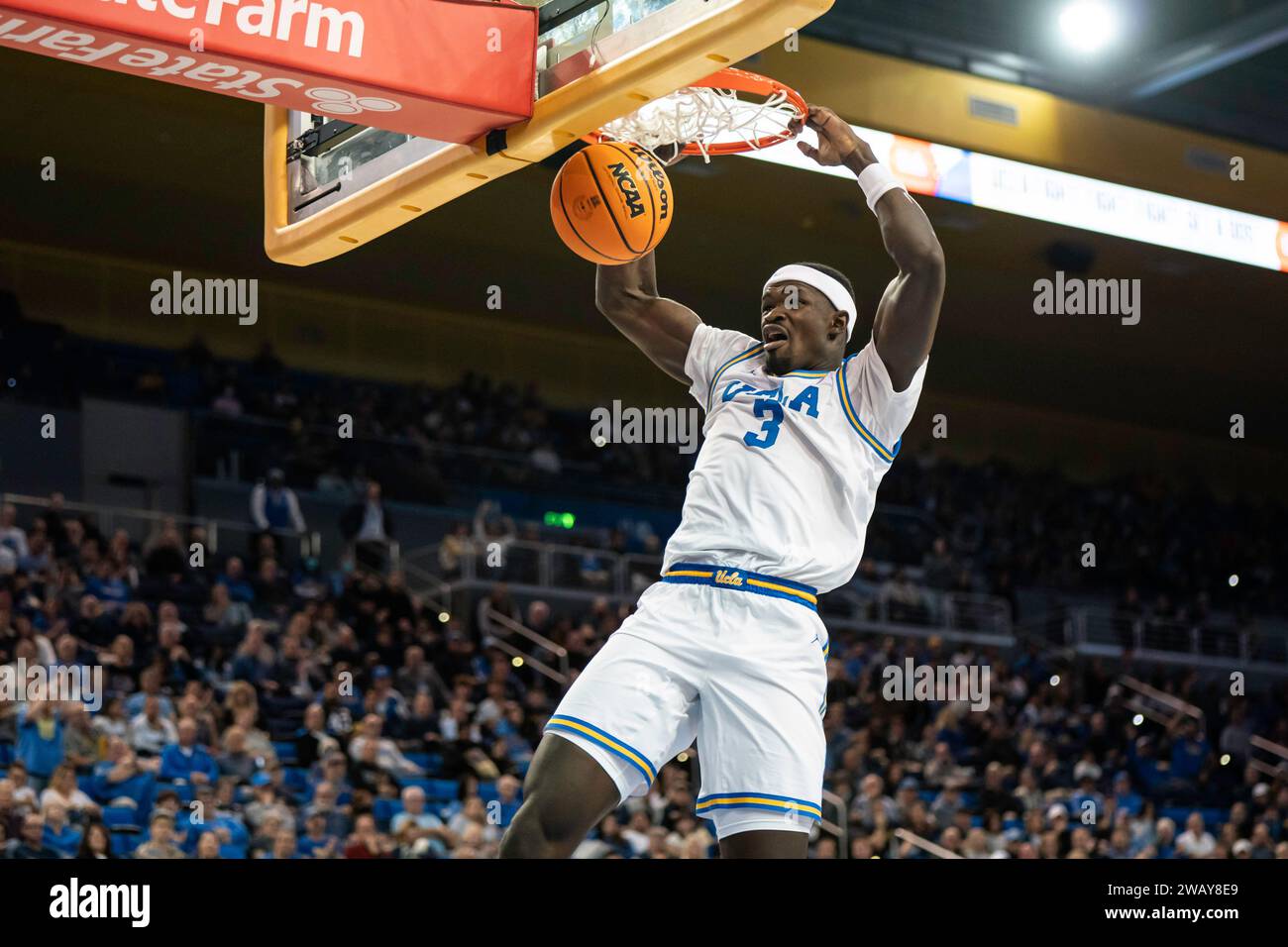 UCLA Bruins forward Adem Bona (3) dunks during a NCAA basketball game ...