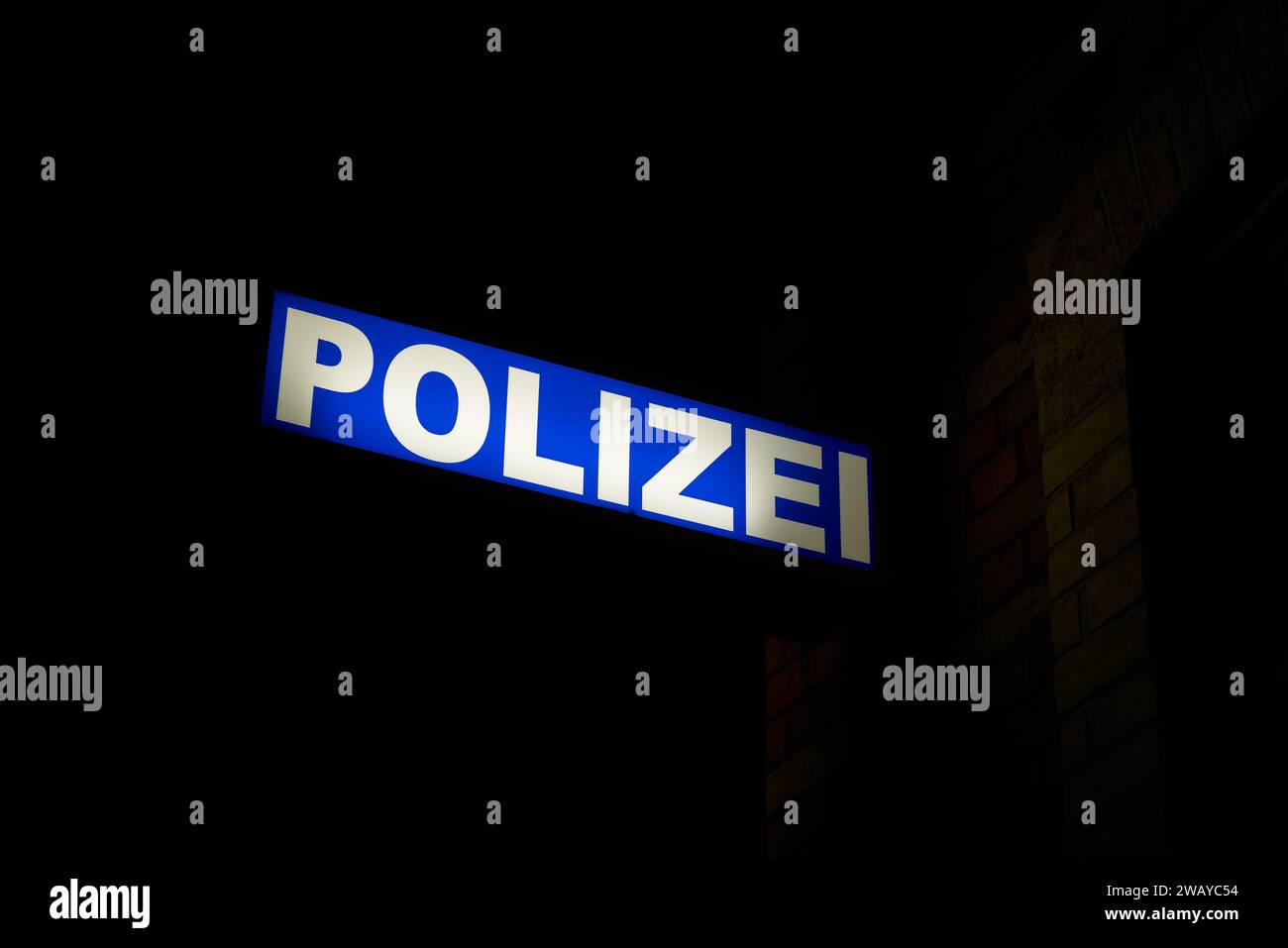Police station sign notice hi-res stock photography and images - Alamy