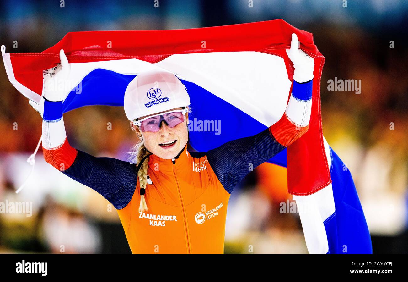 HEERENVEEN - Marijke Groenewoud in action at the mass start at the ...