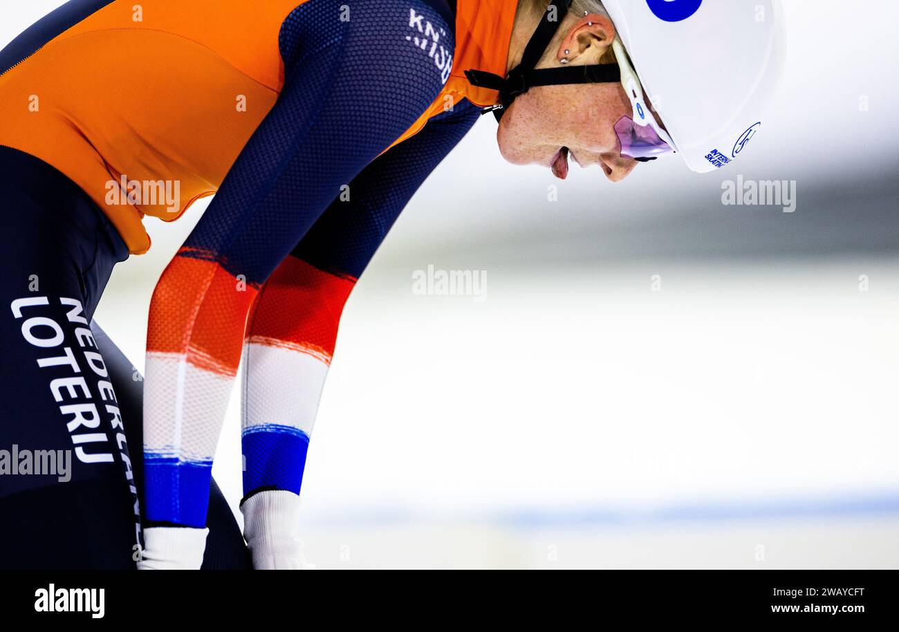 HEERENVEEN - Marijke Groenewoud in action at the mass start at the ...