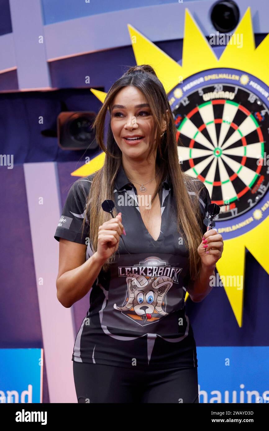 Moderatorin Verona Pooth bei der Pro7 Promi Darts WM 2024 übertragen ...